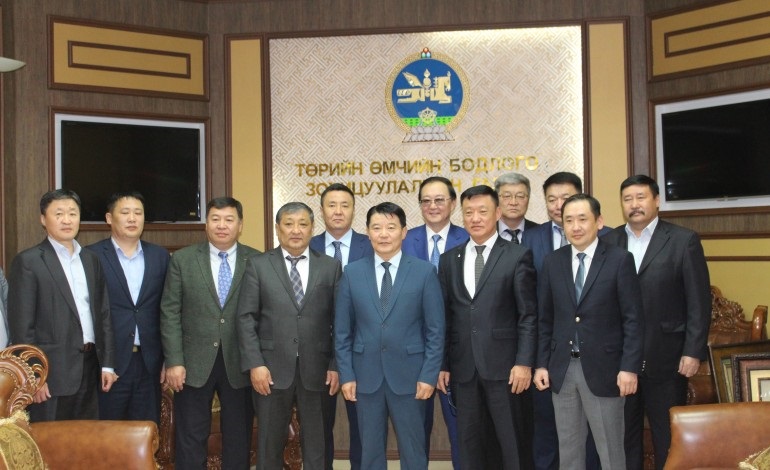 ТОП 100 АЖ АХУЙН НЭГЖИД ШАЛГАРСАН ТӨРИЙН ӨМЧИТ КОМПАНИУДЫН УДИРДЛАГЫГ ХҮЛЭЭН АВЛАА Төрийн